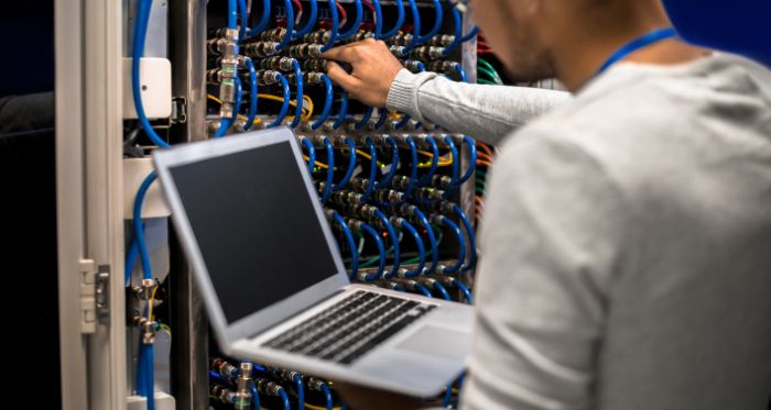 O que é a arquitetura cliente-servidor e como funciona?